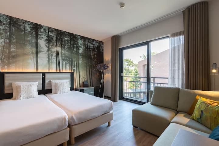 Relaxed Setting With Quick City Access! Pool - Valkenswaard