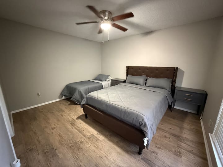 1-bedroom|queen Bed+twin+sofabed - Carrollton, TX