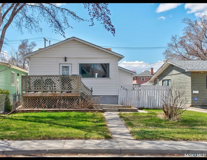 Home Sweet Home- Entire Home - Regina