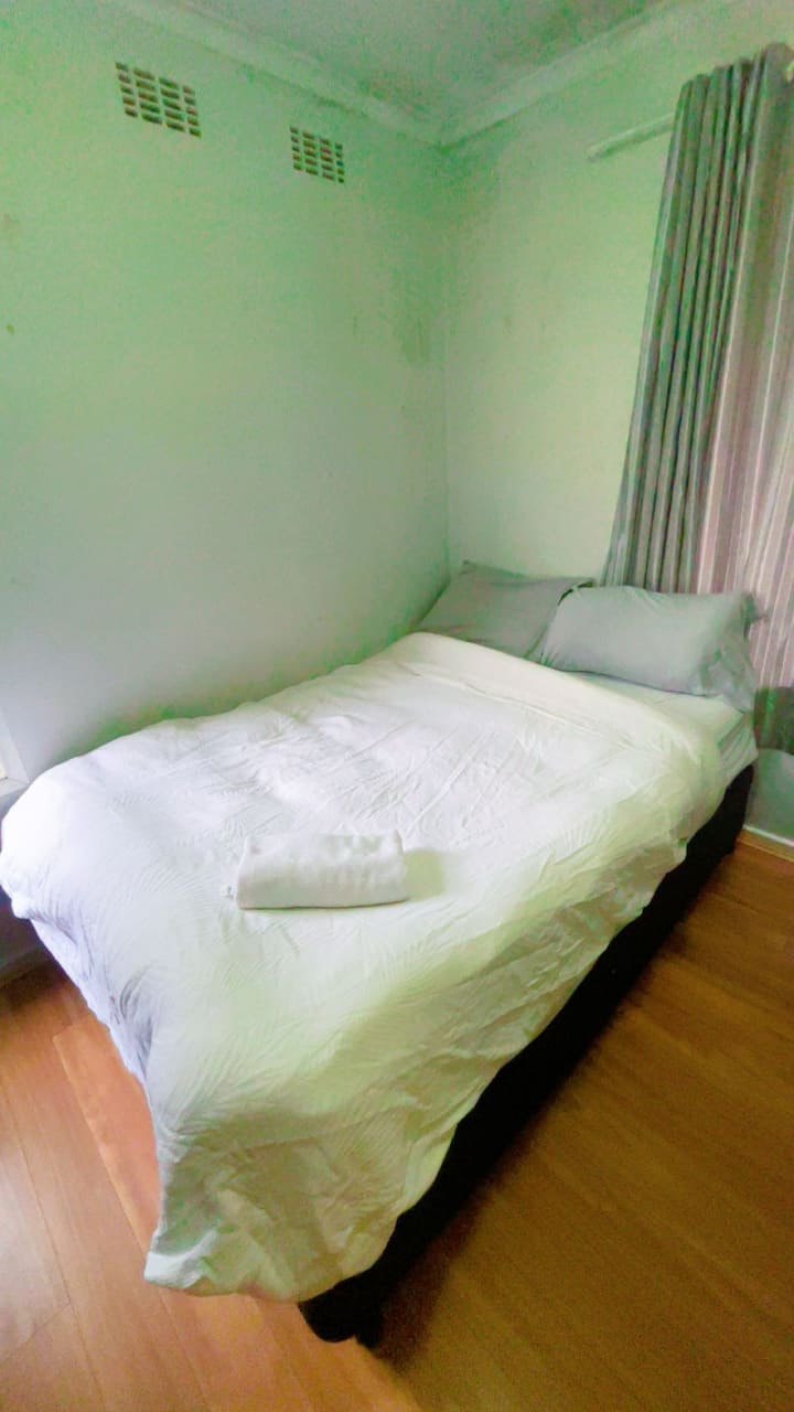 Cozy One Room - Canberra