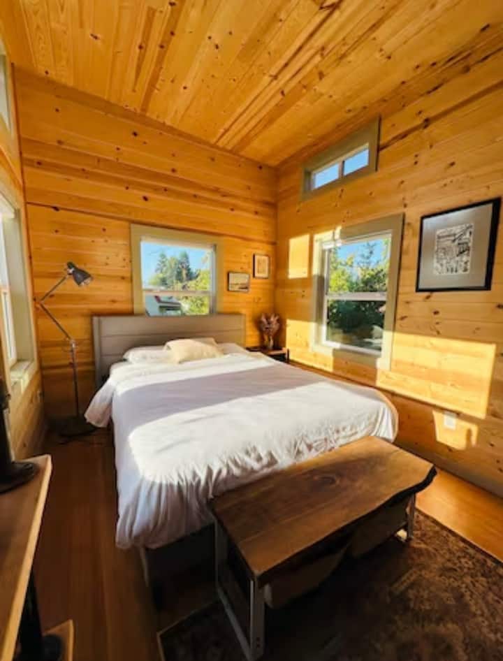 Seattle Tiny Cottage Getaway! - Seattle, WA