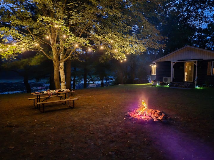 Tranquil Lakefront Cabin Getaway - Blue Mountain Lake, Ogdensburg