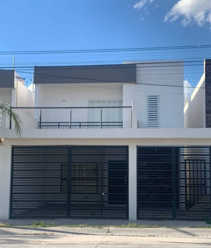 Hermosa Casa Con 3 Habitaciones - San Francisco del Rincón