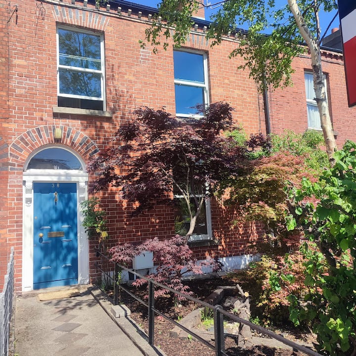 5 Bedrooms, 1.1km To City & 20 Mins Airport - Dublin