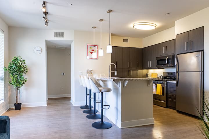 The Hesby Luxury Apartments Noho - Burbank, CA
