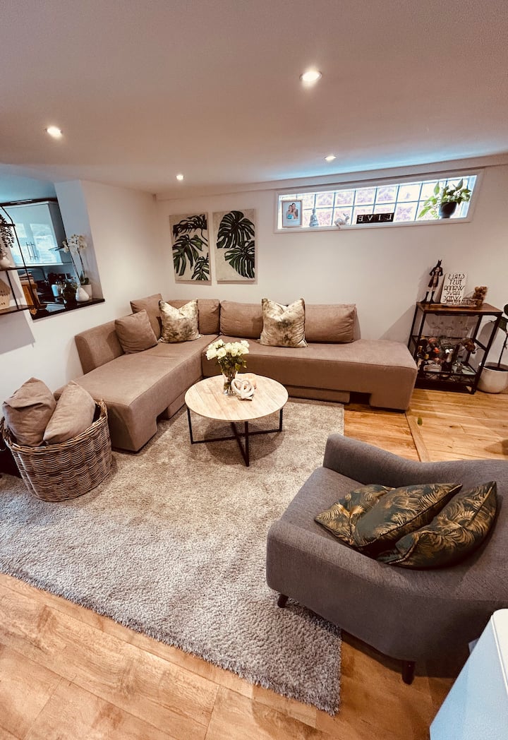 Cozy Cottage In Suburban London - London