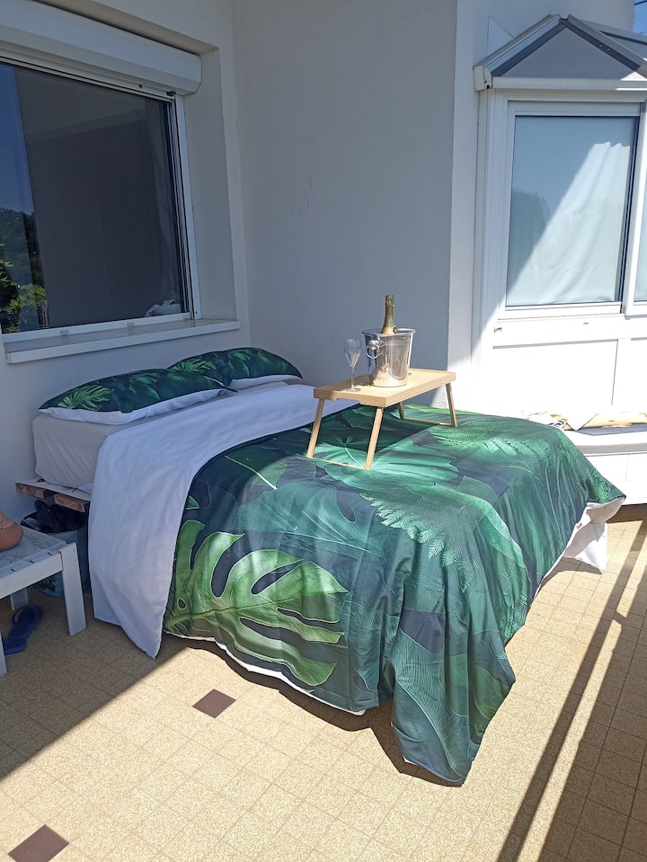 Lit Sur Terrasse Extérieure. - Pont-de-Vaux