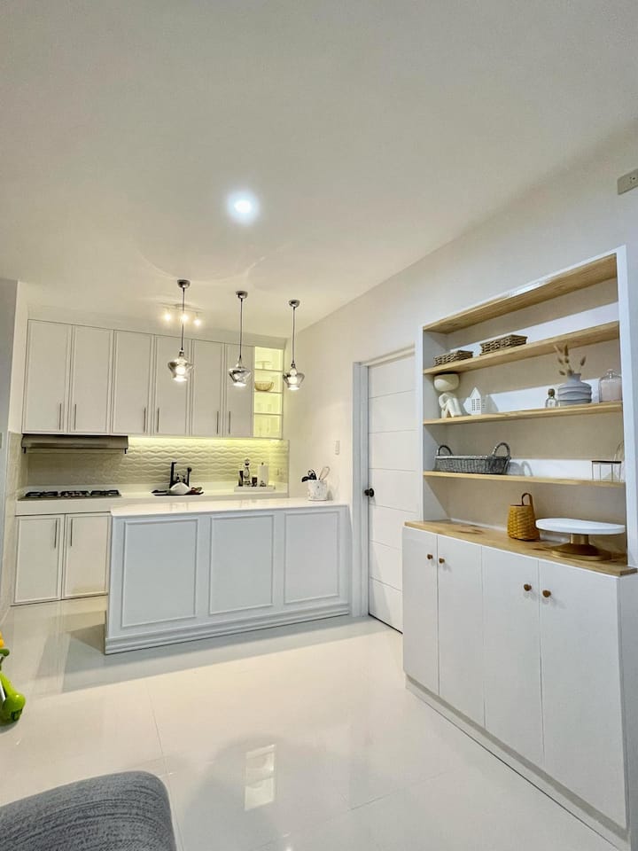 Minimalist House At Pueblo Golf - Cdo Uptown - Cagayan de Oro