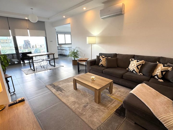 Walk To City, Central Kyrenia, 2 Bed - Girne