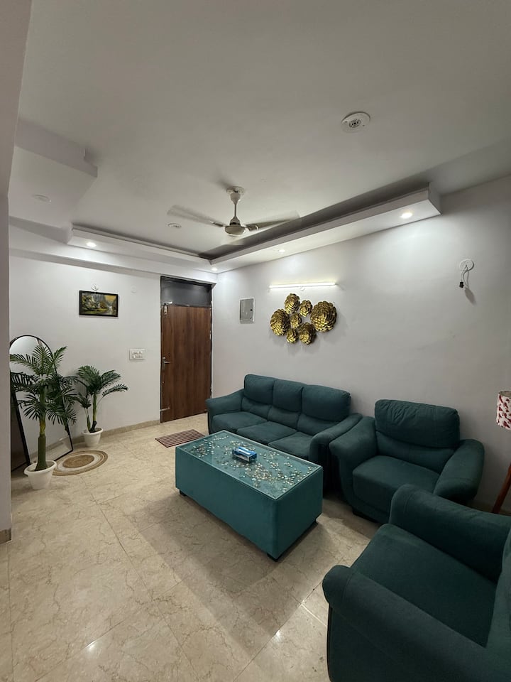 Elegant 3bhk Flat – Central & Serene - Ghaziabad