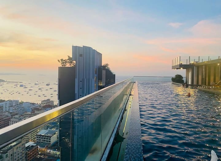 The Base公寓,市中心,高楼层海景房,城市景观房,落日景观,超大阳台,全新装修,楼顶无边泳池 - Pattaya