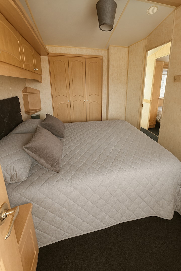 Rohannah A&c: Ultimate Retreat - Mersea Island