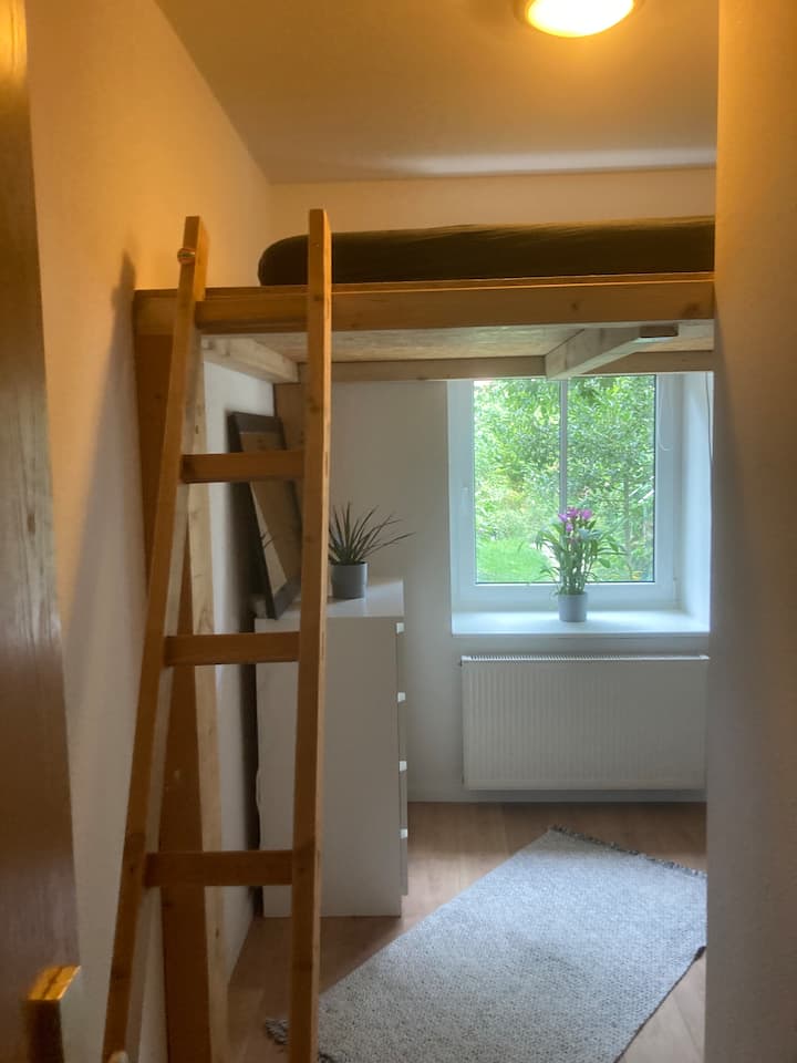 Kleines Zimmer Mit Hochbett - Erfurt
