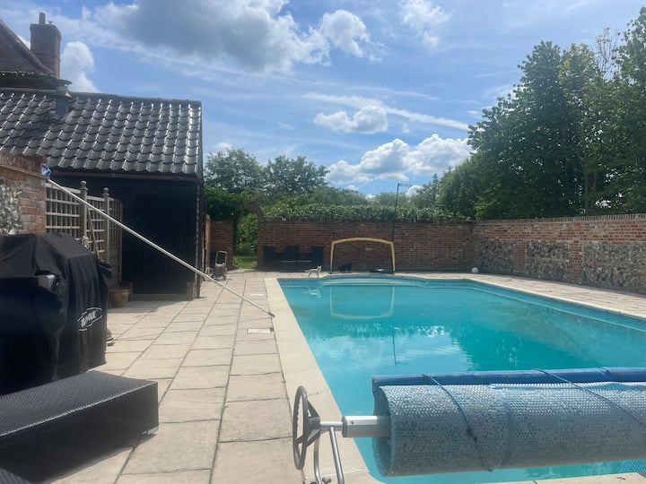 Farmhouse With Pool & Stabling Ruralretreatessex - Suffolk