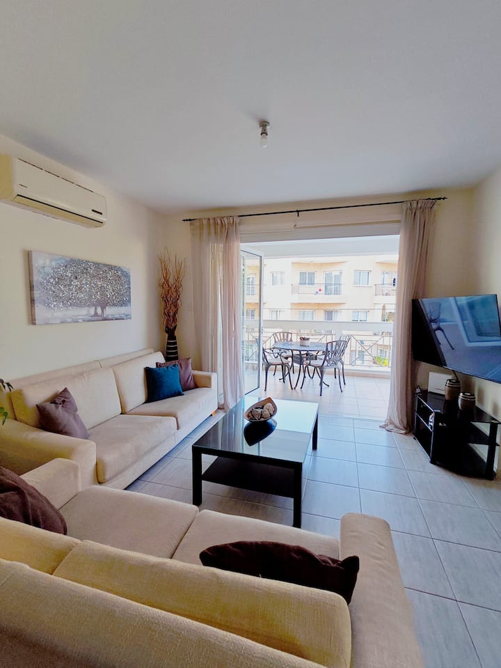 Luxe Modern Suite In The City - Paphos