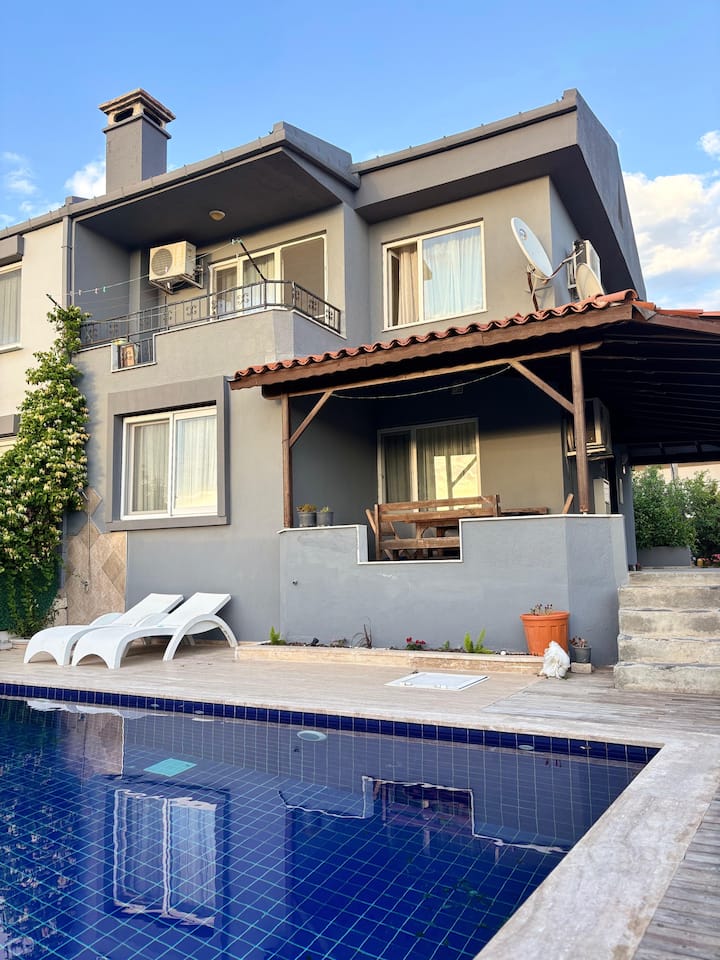 Aile Dostu Havuzlu Villa - Çeşme