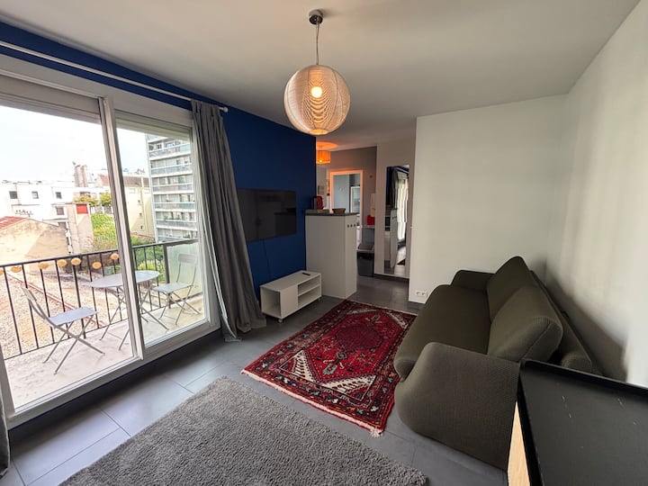 Charmant Studio Avec Balcon Et Vue Tour Eiffel - Paris