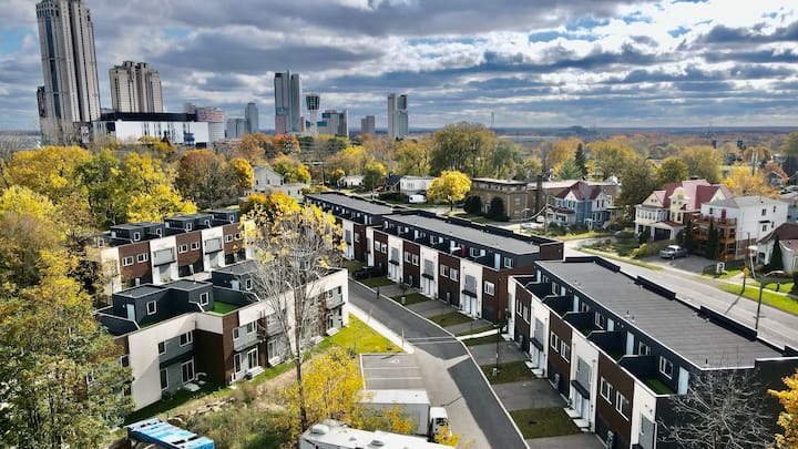Fallsview Towns- 2 Adjacent Units A - Niagara Falls