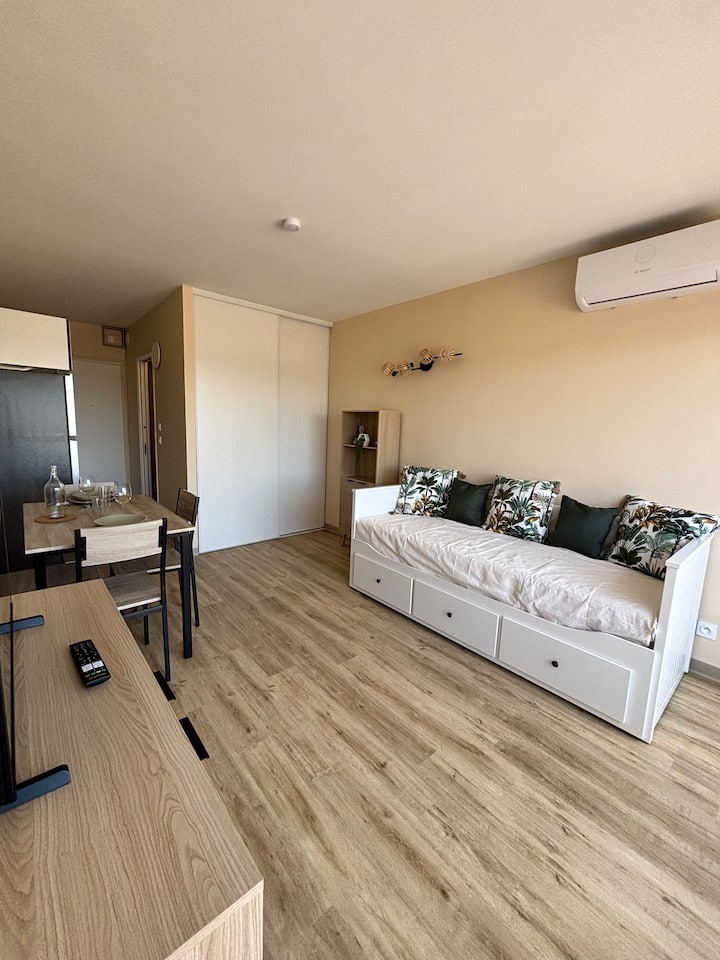 Studio Climatisé - Piscine, Terrasse & Parking - Port Camargue