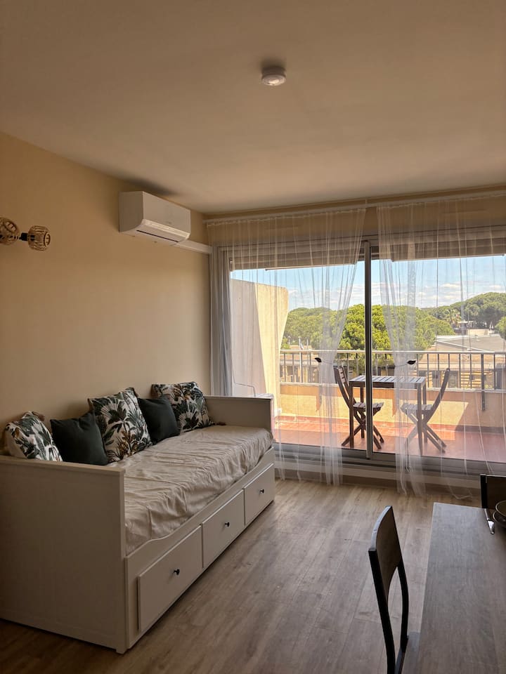 Studio Climatisé Avec Terrasse Et Piscine - Port Camargue