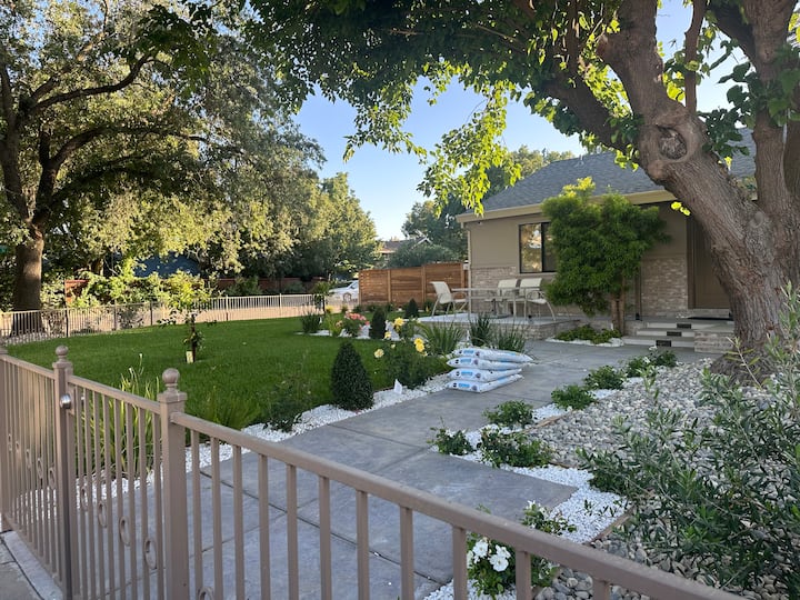 Luxury 5 Bedroom Retreat - Davis, CA