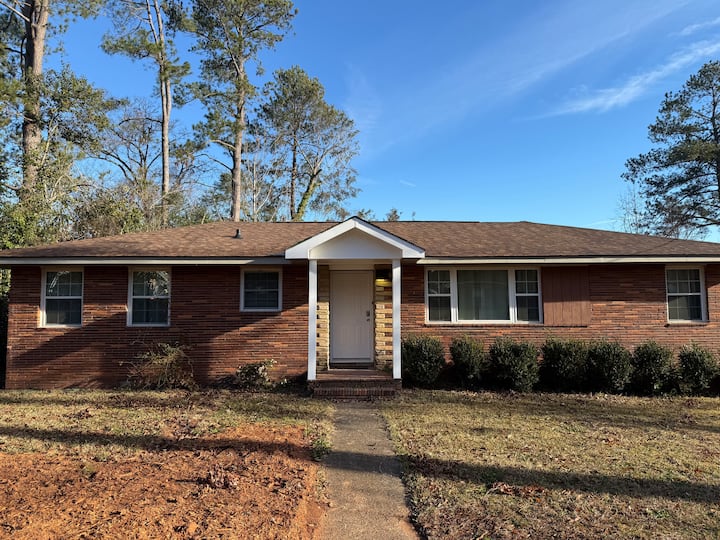 Convenient Five Bedroom Home - North Augusta, SC