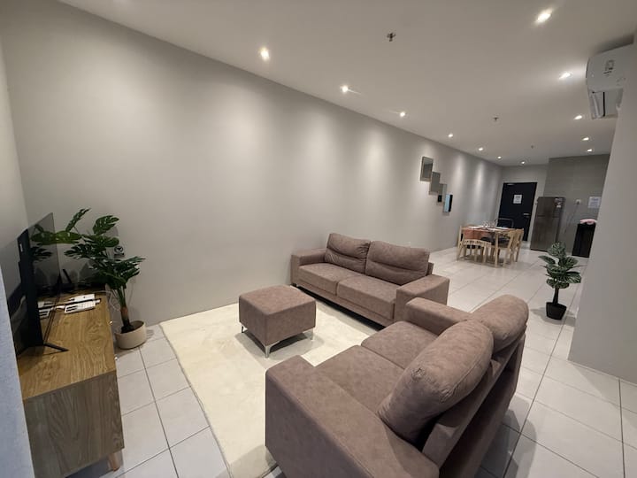Nearvivacity| Tvbox | 4 Room| 2carpark| 6 Bed-muji - Kuching