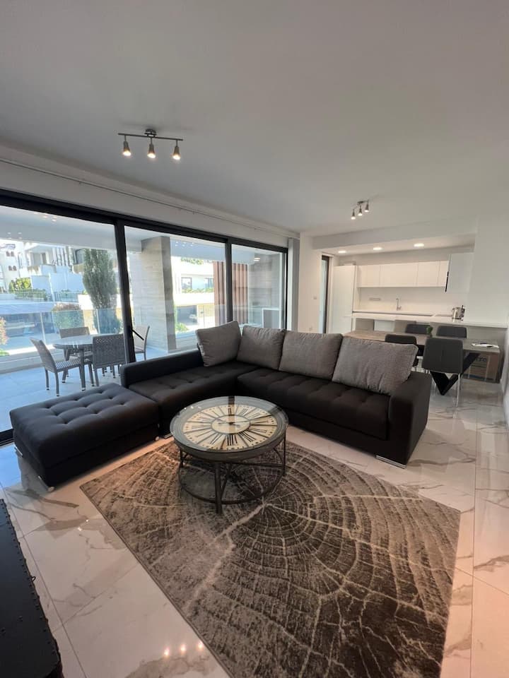 Luxury Seaside Home With Pool - Paphos