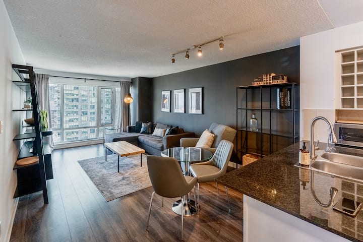 Downtown @ Dundas Square With City And Lake Views - Toronto