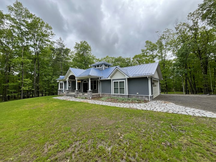 The Ridgewood Retreat - Fairview Lake, PA