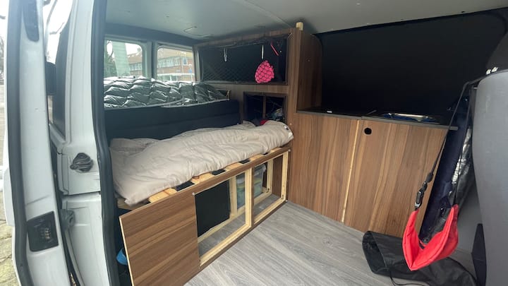Vw T5 Aparcada En Camping - San Vicente de la Barquera