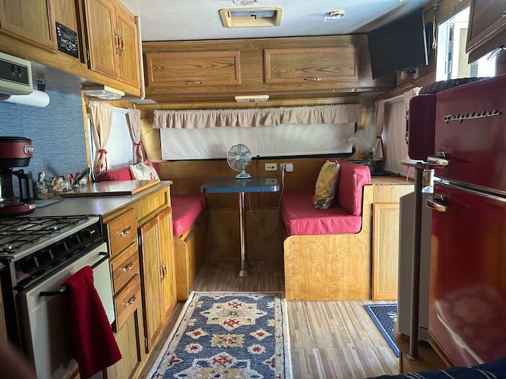Clean Comfortable Camper Downtown Englewood/ Pool. - Englewood, FL
