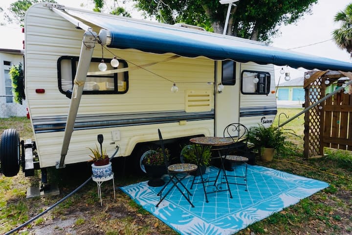 Full Hookup / Pool
Camper In Downtown Englewood. - Englewood, FL