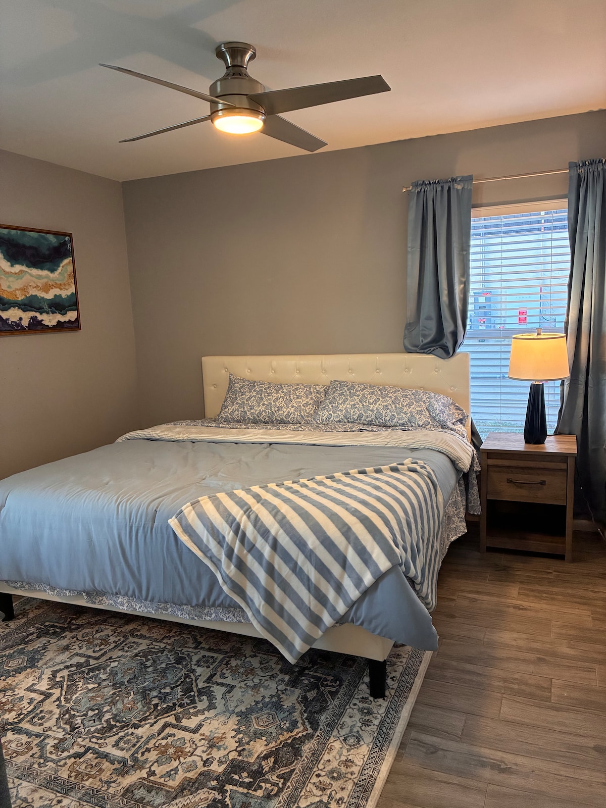 Tampa, 2BR Retreat/cama tamaño king/piscina comunitaria/capacidad para ...