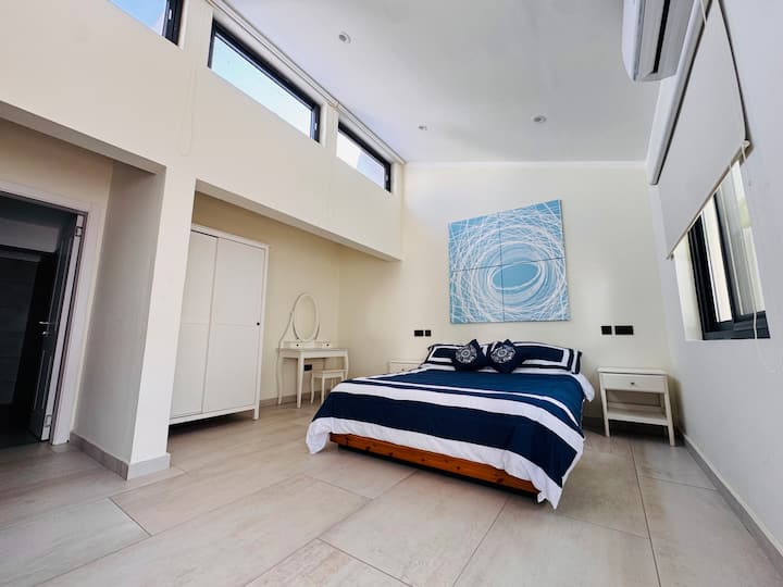 Chic Bungalow + Pool In Cantonments - Accra