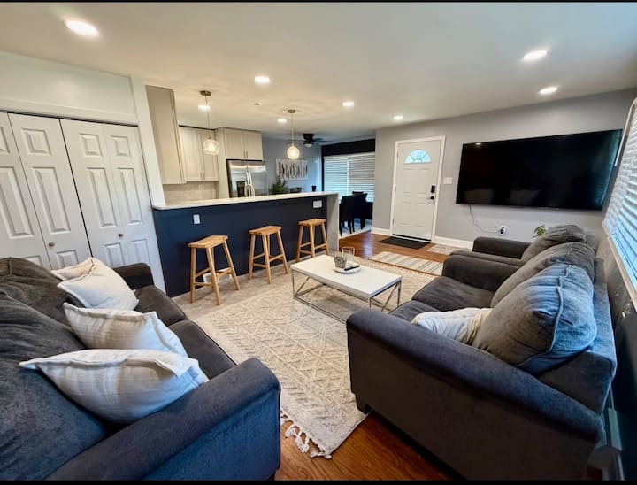 Bright & Cozy 3 Bed Home In Abington
Near Philly - Philadelphie, PA