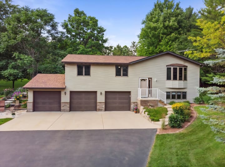 Country Aire - Entire Home - Jackson, WI