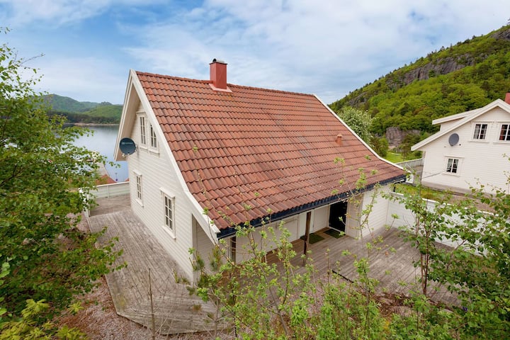 Hytte 50 Meter Fra Sjøen Med Båt Inkludert - Spangereid