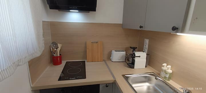 Maison Avec 2 Chambres Dans Une Résidence Privée - Aimargues