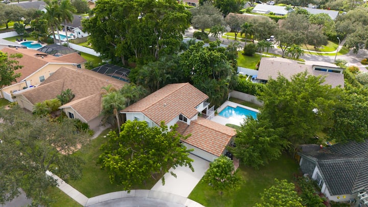 Boca Raton Cul-de-sac Home With Pool & Ev - Boca Raton, FL