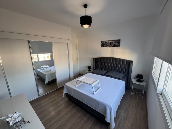 1br 75” Smart Tv • Queen Bed • Pet Friendly • 2 Ac - Nicosie