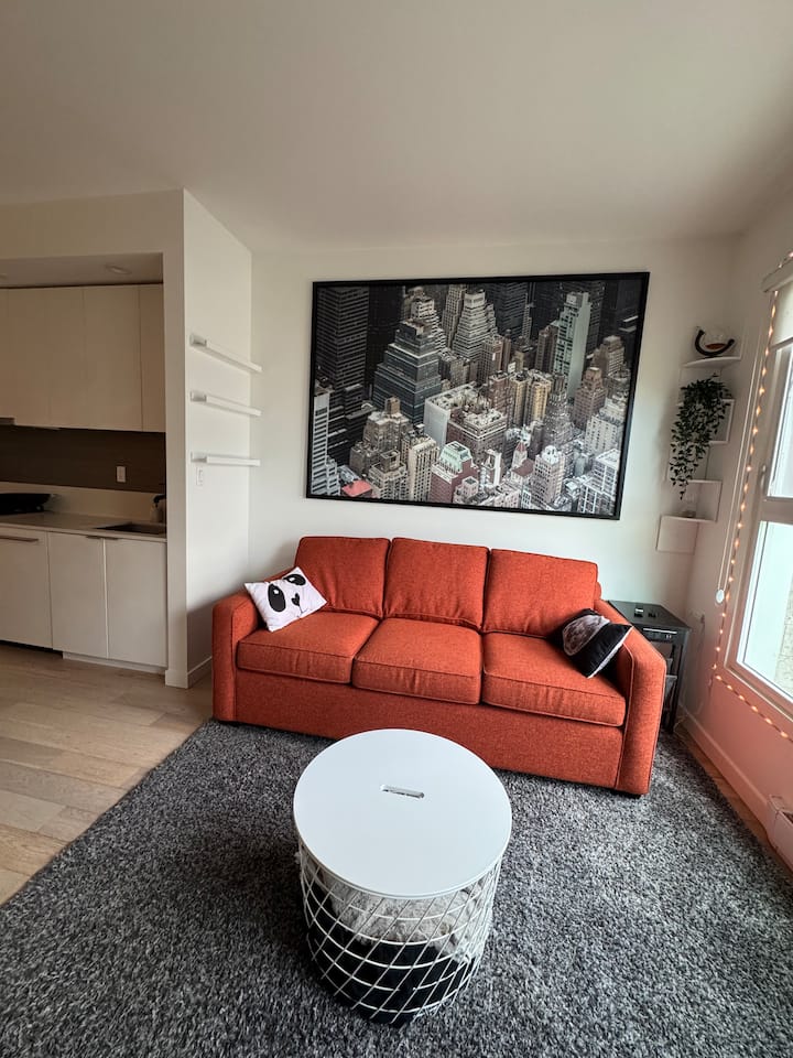 Steps From Gastown’s Best – 1br Apartment - North Vancouver