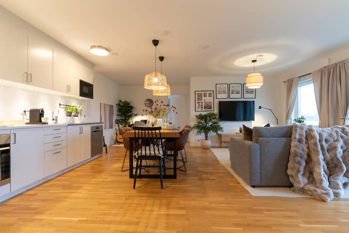 Bright Cozy 3br Home For 8 - Overlooking Nature - Laholm