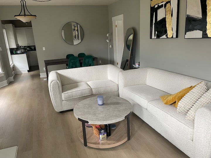 Charming Central Cottage 2 Bedroom - Tacoma, WA