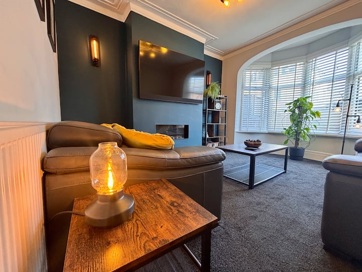 Crescent House, Pleasure Beach - Blackpool