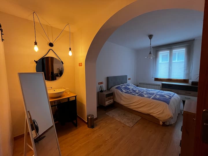 Amplia Habitación En El Centro. - Bilbao