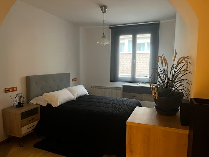 Amplia Habitación En El Centro. - Bilbao