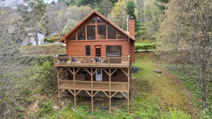 Copper Top Cabin-3br, 2ba, Hot Tub, Near Ski Area - Maggie Valley, NC