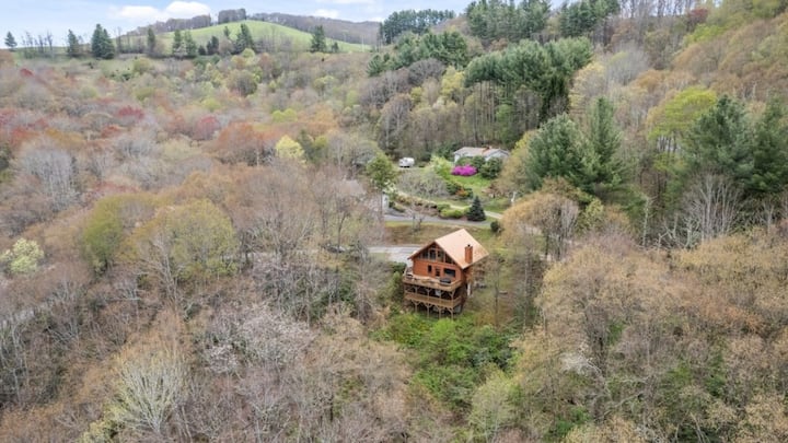 Copper Top Cabin-3br, 2ba, Hot Tub, Near Ski Area - Maggie Valley, NC