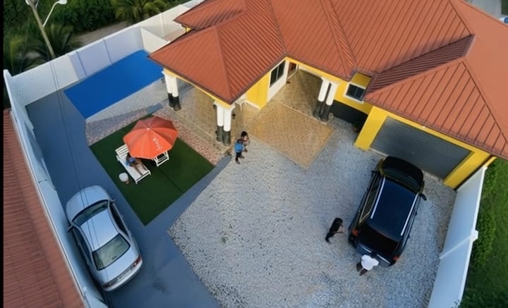 4x 3bed Private Family Ensuites, Wifi, Food, Pool - Ghana